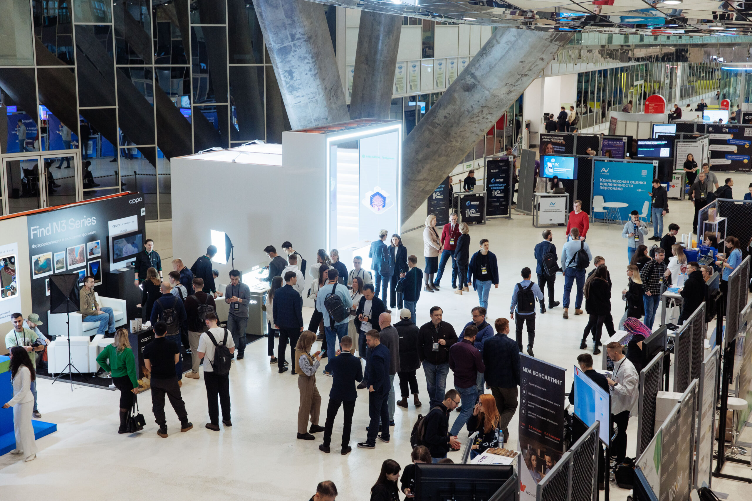 TECH WEEK 2025: конференция о цифровых технологиях и ИИ для бизнеса ...